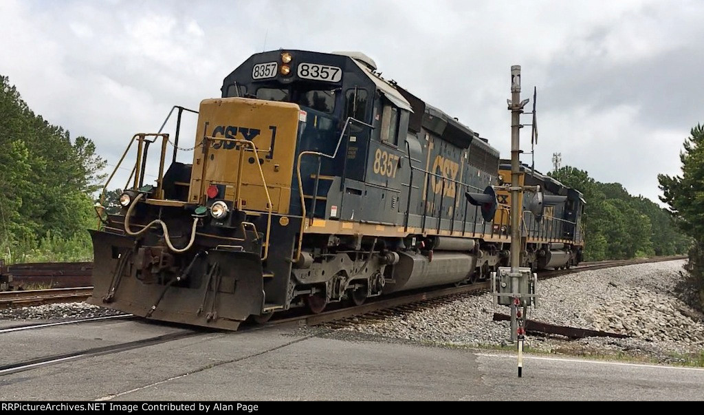 CSX SD40-2 8357 and SD40-3 4225 cross Rockwood Rd